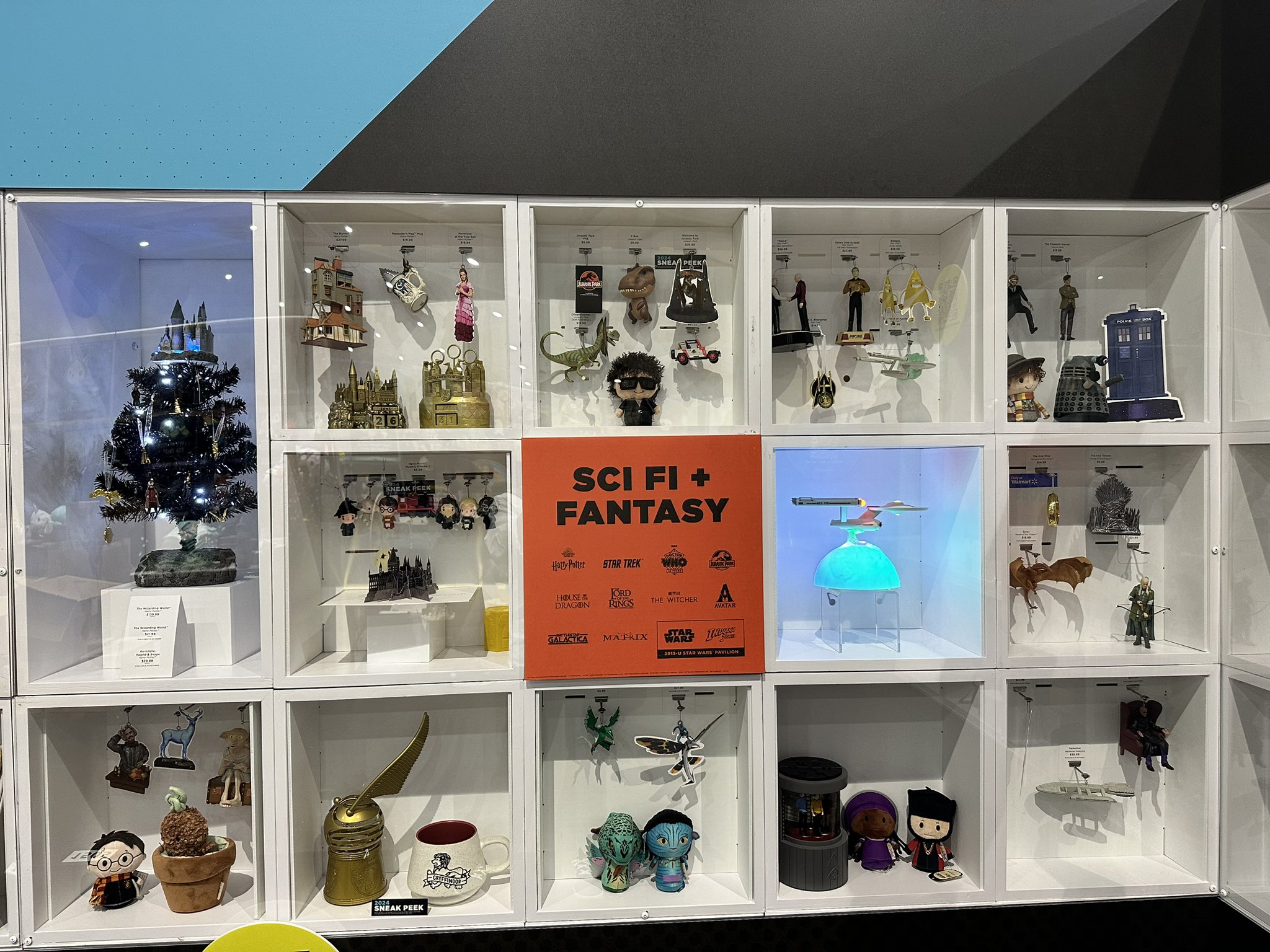 See Hallmark’s 2023 SDCC Booth | Hallmark Star Trek Ornaments