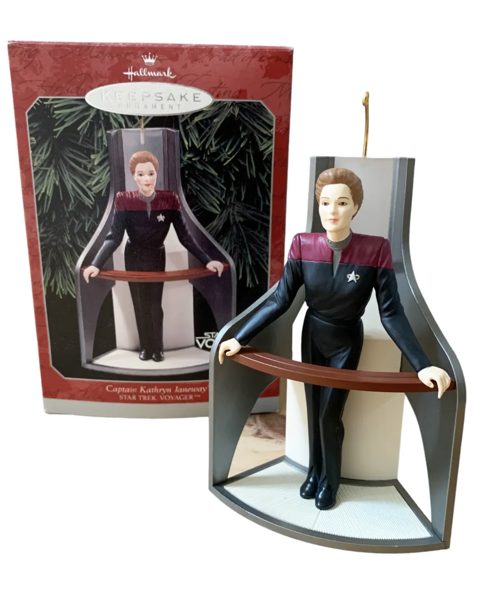 017. Capt. Kathryn Janeway | Hallmark Star Trek Ornaments
