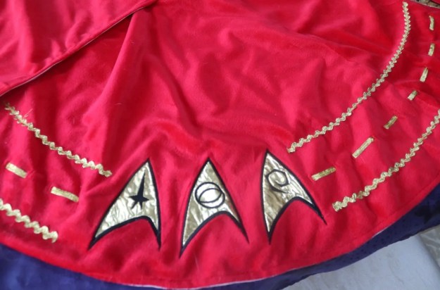 Misc: Tree Skirt | Hallmark Star Trek Ornaments