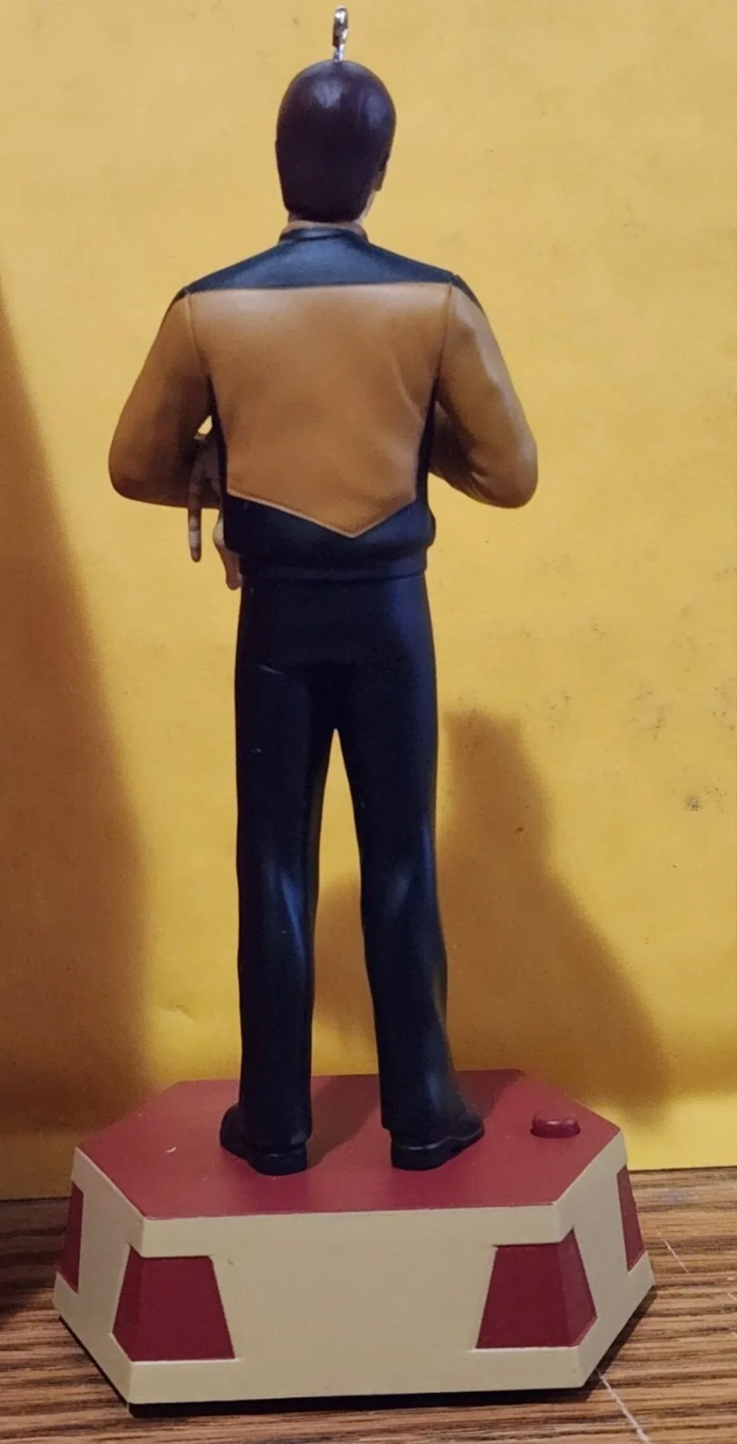 114a. 2023 Data’s Ode to Spot | Hallmark Star Trek Ornaments