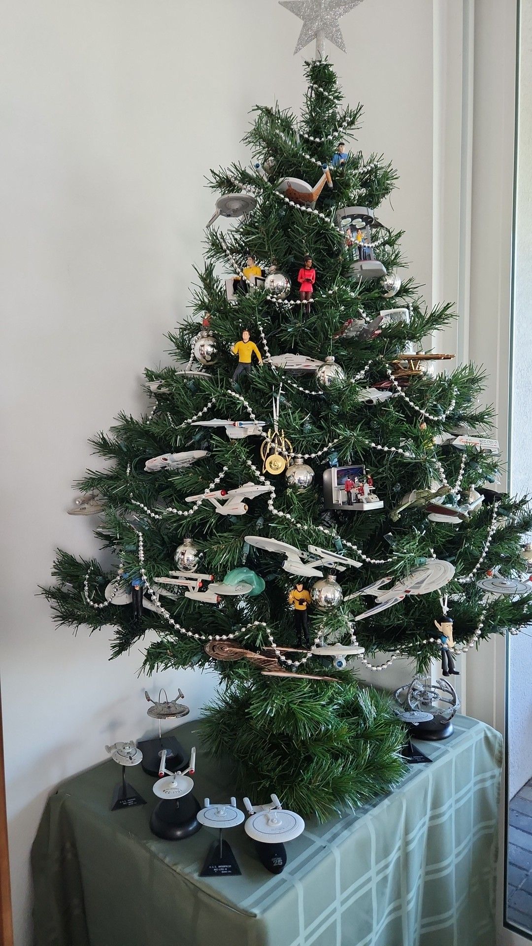 Hallmark Star Trek Display #690 | Hallmark Star Trek Ornaments